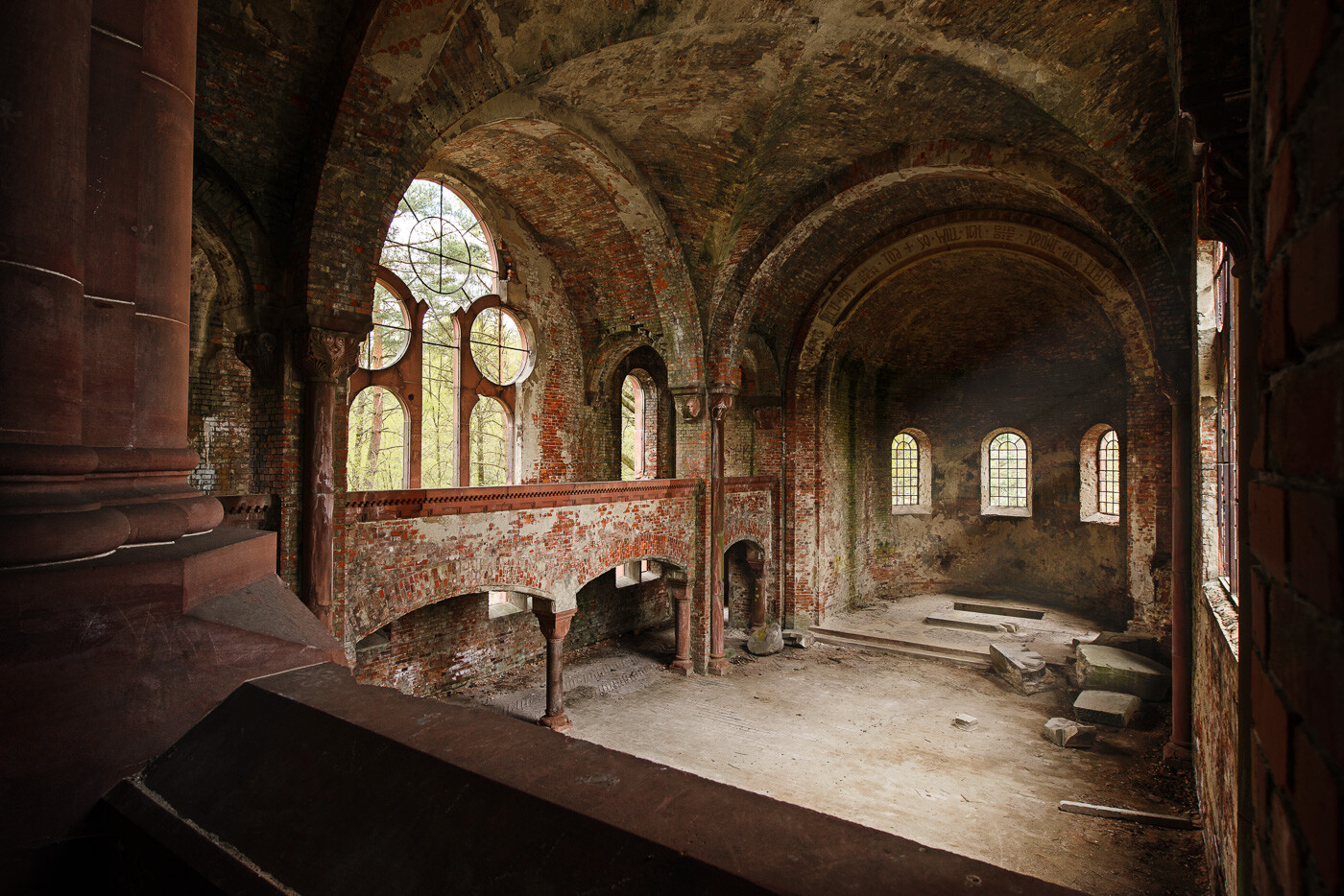 25 Dilapidated Images of Urban Decay and Grunge