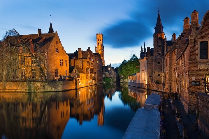 23 Remarkable Mirror Images of Reflections